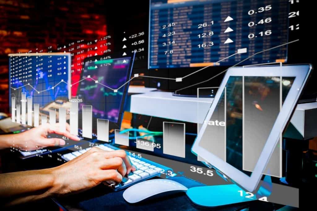 Desktop vs. Laptop for Trading: Day Trading or Otherwise – TradeVeda
